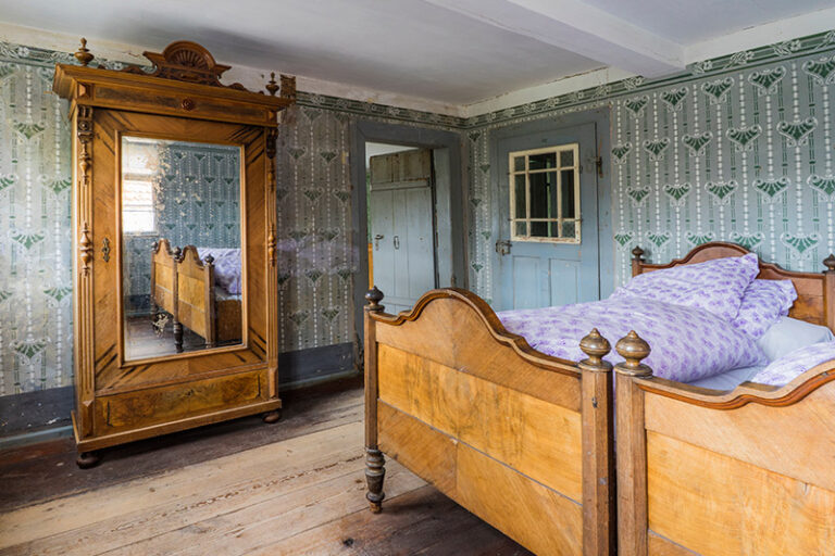 Cupboard Design Ideas for Small Bedrooms with Modern Style