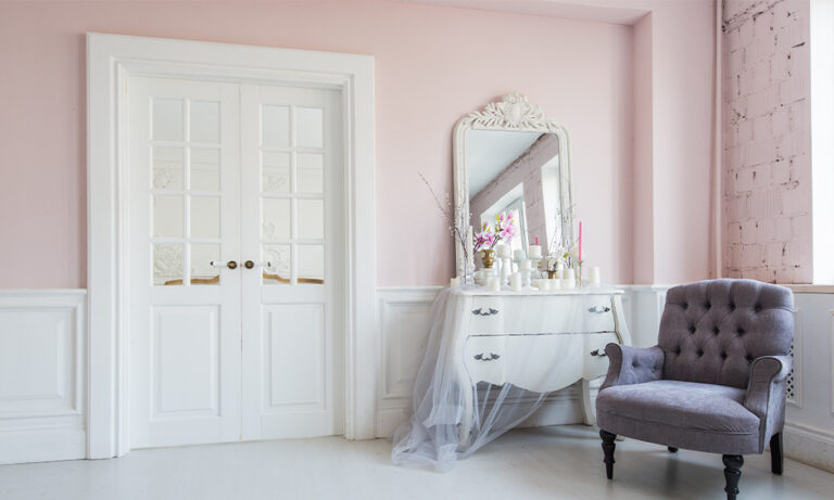 5 Essential Tips for Your White Dressing Table